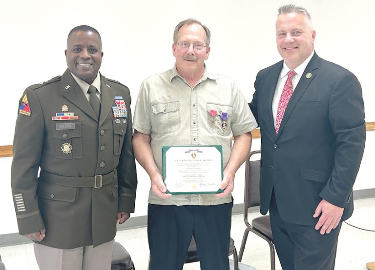Yates City vet honored with Memorial Day medal ceremony – Illinoisweeklies